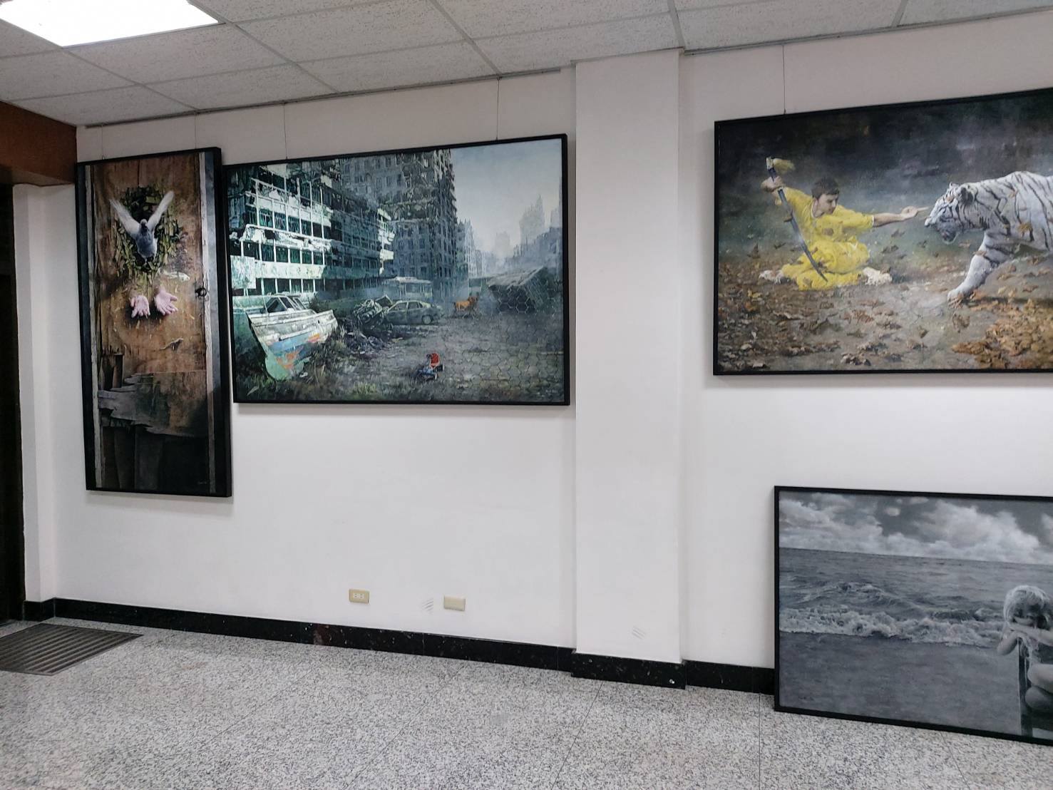 Paintings by Santos Hu (胡文賢) | The Gallerist